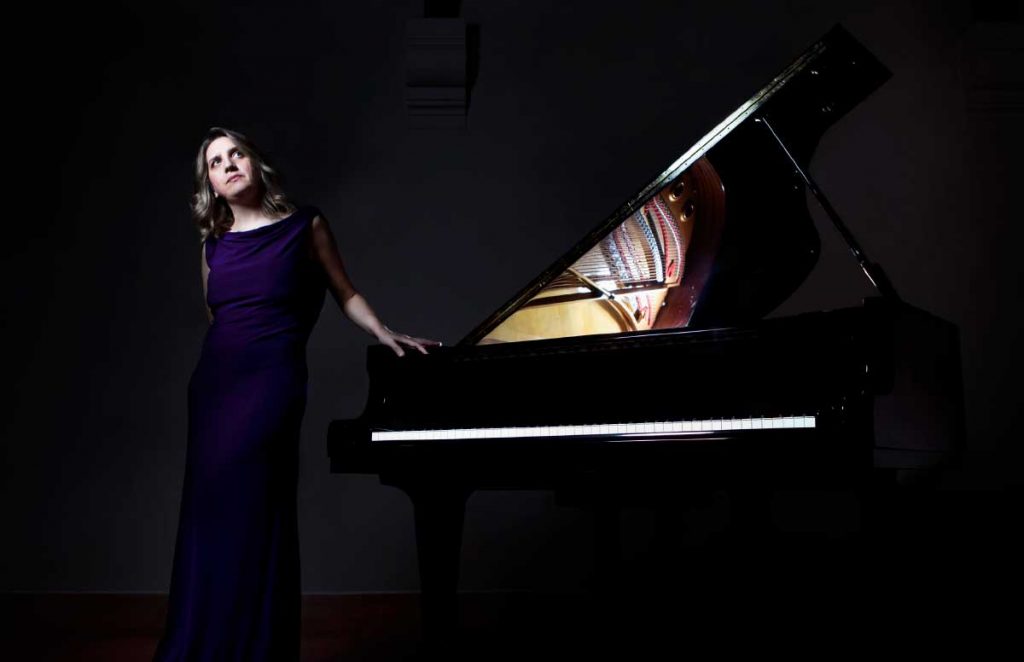 Dearbhla Collins – International Pianist & Vocal Coach